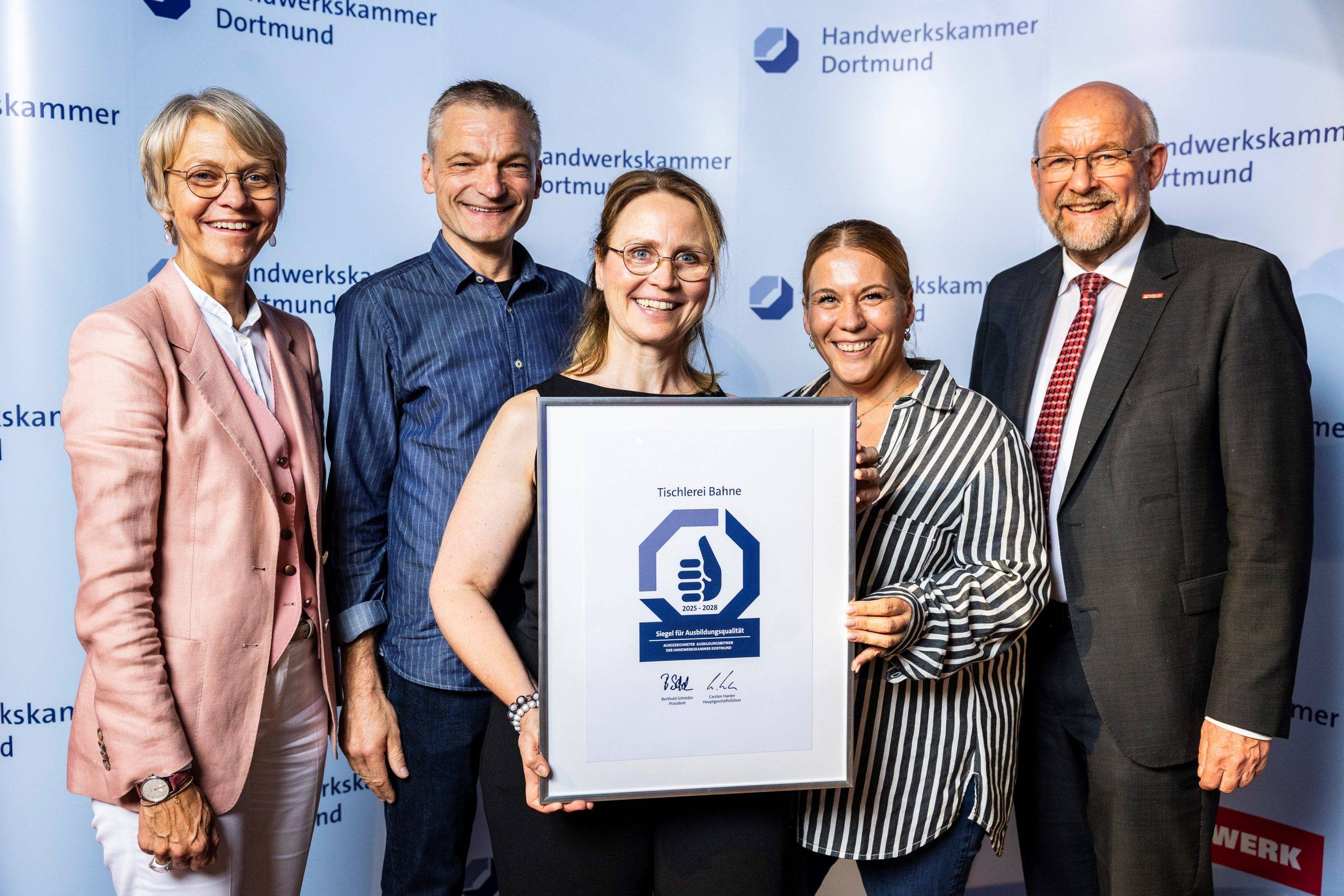 Ausbildung mit Auszeichnung - Bahne setzt Maßstäbe - Bau- und ...